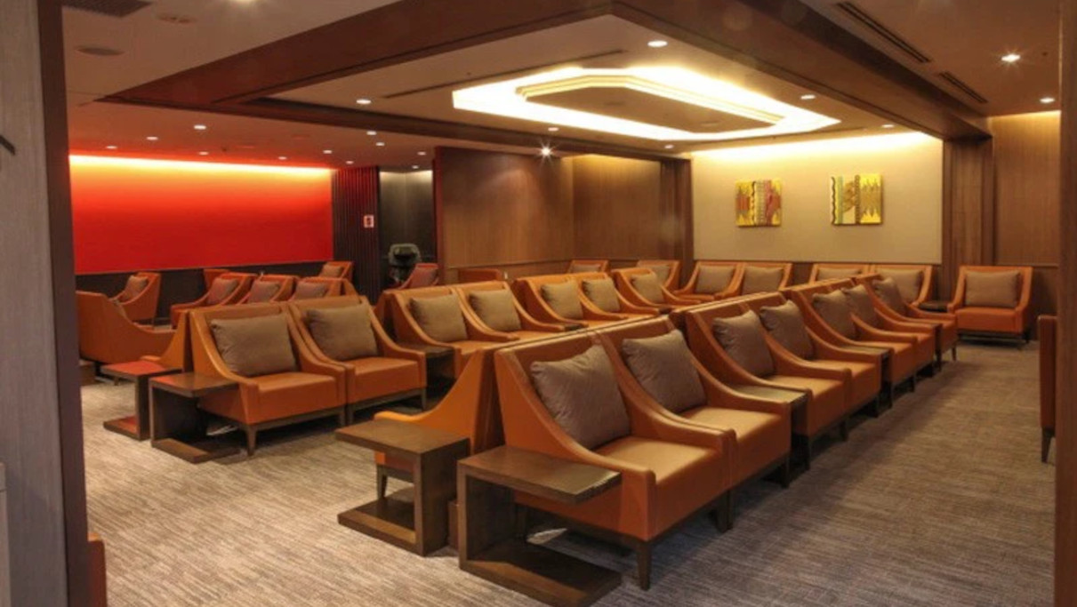 Japan Airlines Sakura Lounge at Kansai International Airport