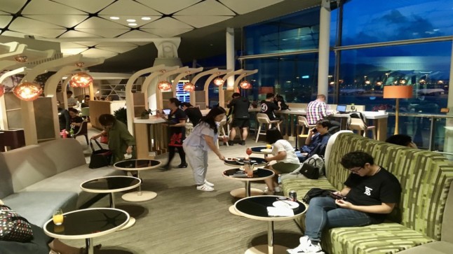 Hong Kong Airlines 4-Star Club Autus at Hong Kong International Airport